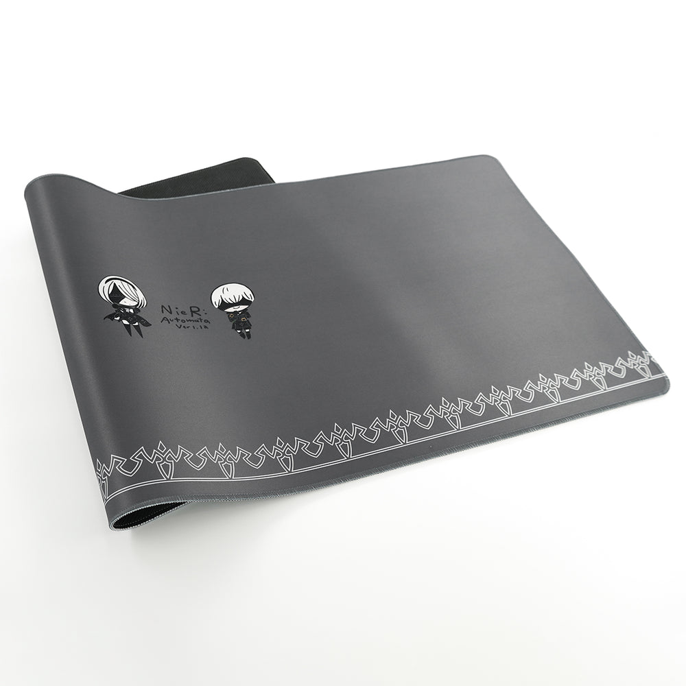 ふもコレ × ニーアオートマタ マウスパッド B 黒｜ふもコレ(Fumo Collection)