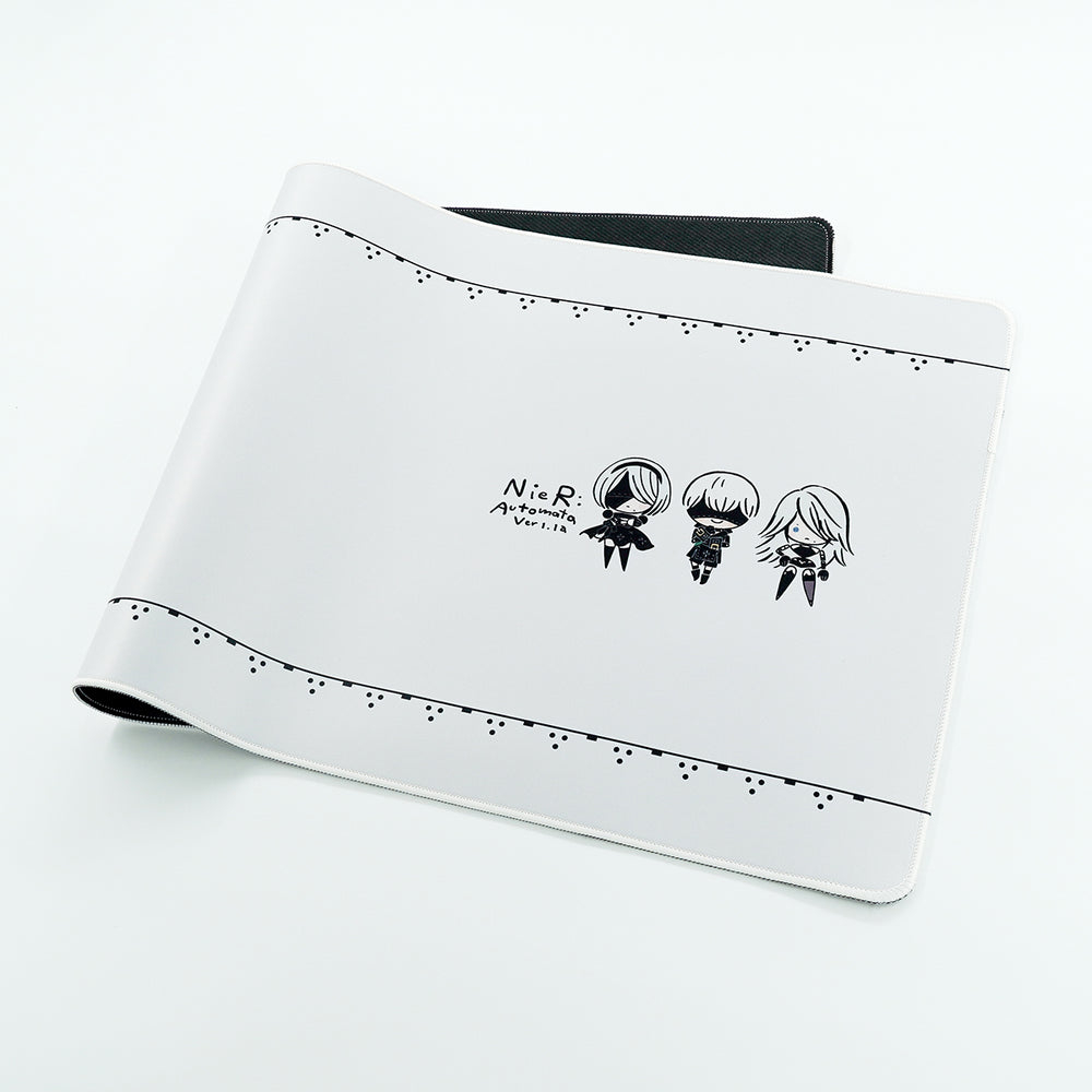 ふもコレ × ニーアオートマタ マウスパッド A 白｜ふもコレ(Fumo Collection)